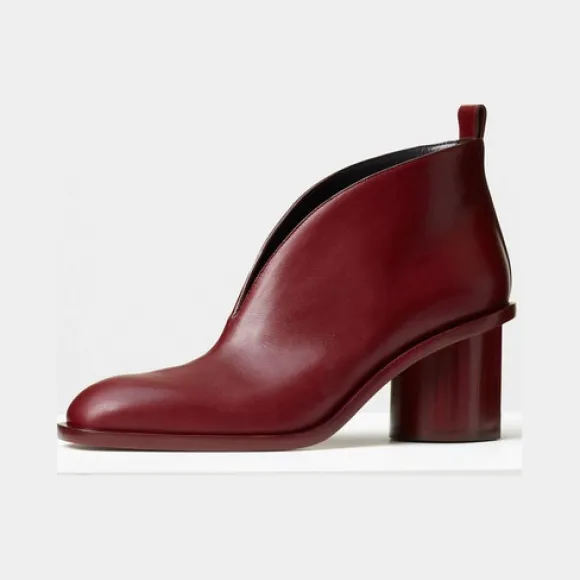 思琳/Celine BarrelHeel酒红色小牛皮V口短靴 316963EBHC.28BD-小迈步海淘品牌官网